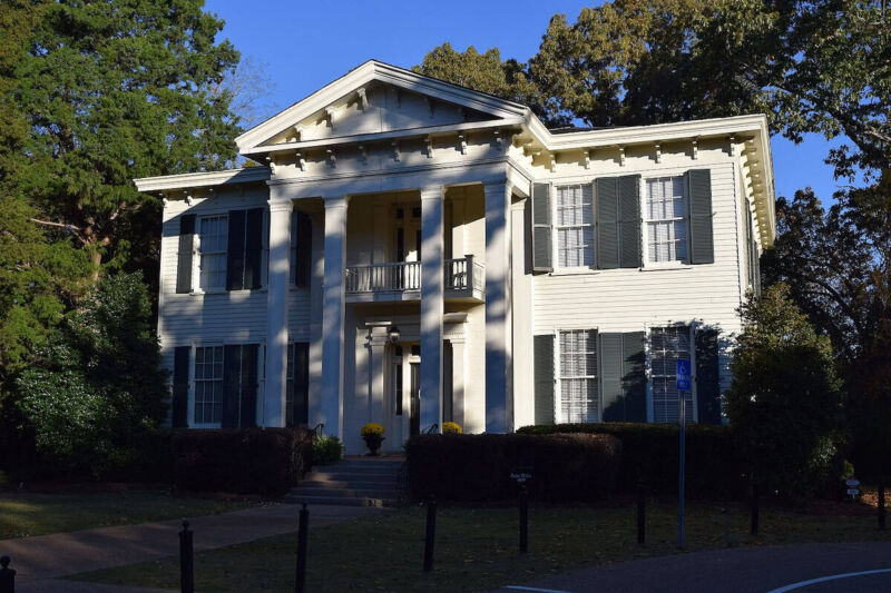 11 Beautiful Southern Gothic Travel Destinations: Savannah, Charleston ...