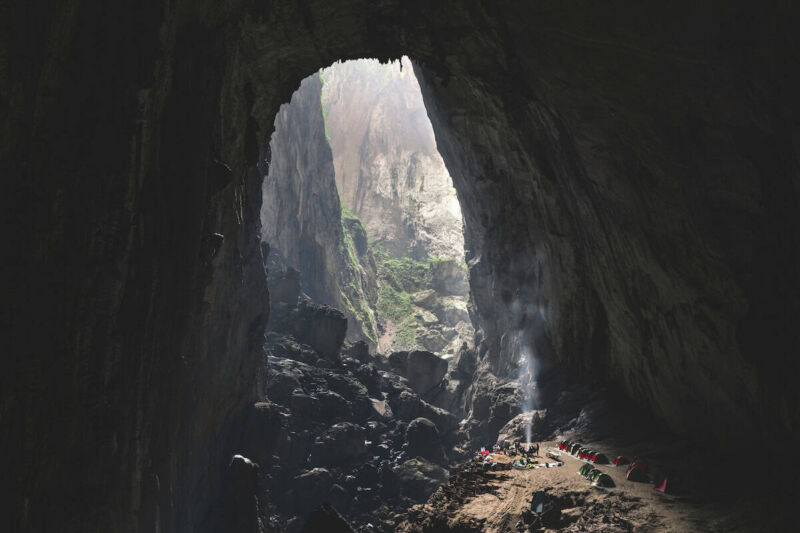 The Cave That's So Large It Has Its Own Weather System (and a Jungle ...